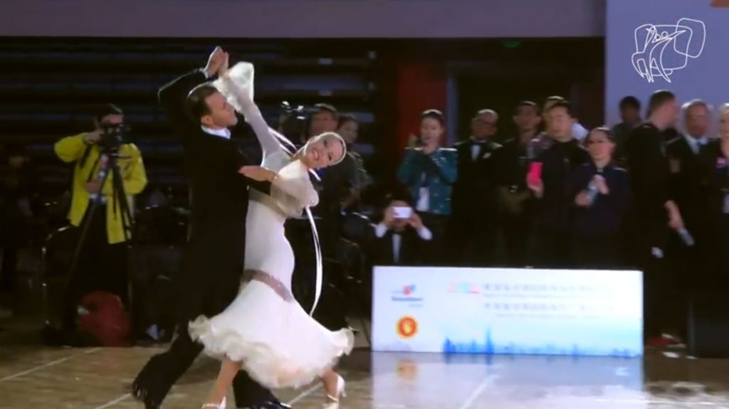 La belleza de los pasos básicos – Iván y Myriam Dance Sport Center